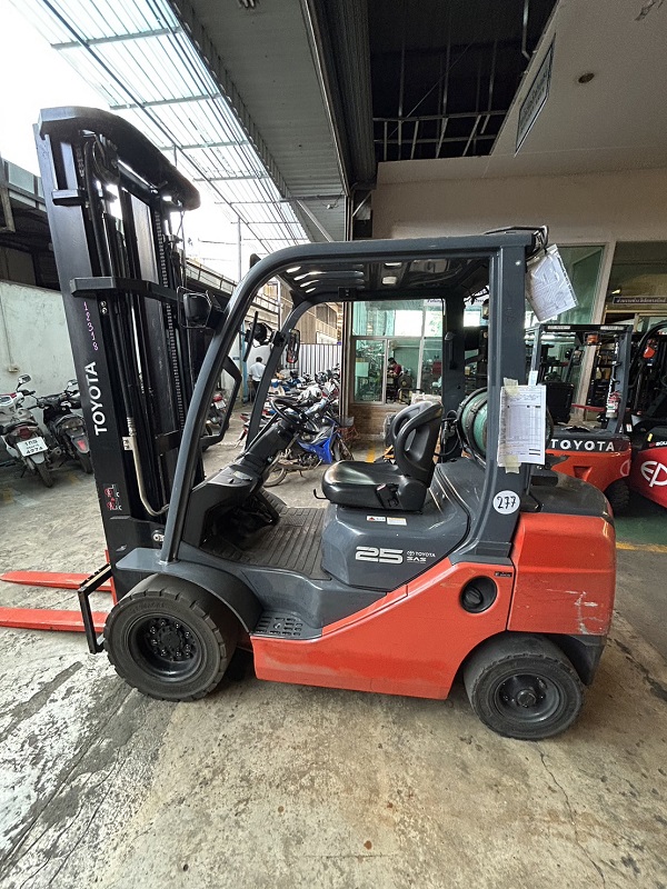 No : 277 / TOYOTA / 32-8FG25