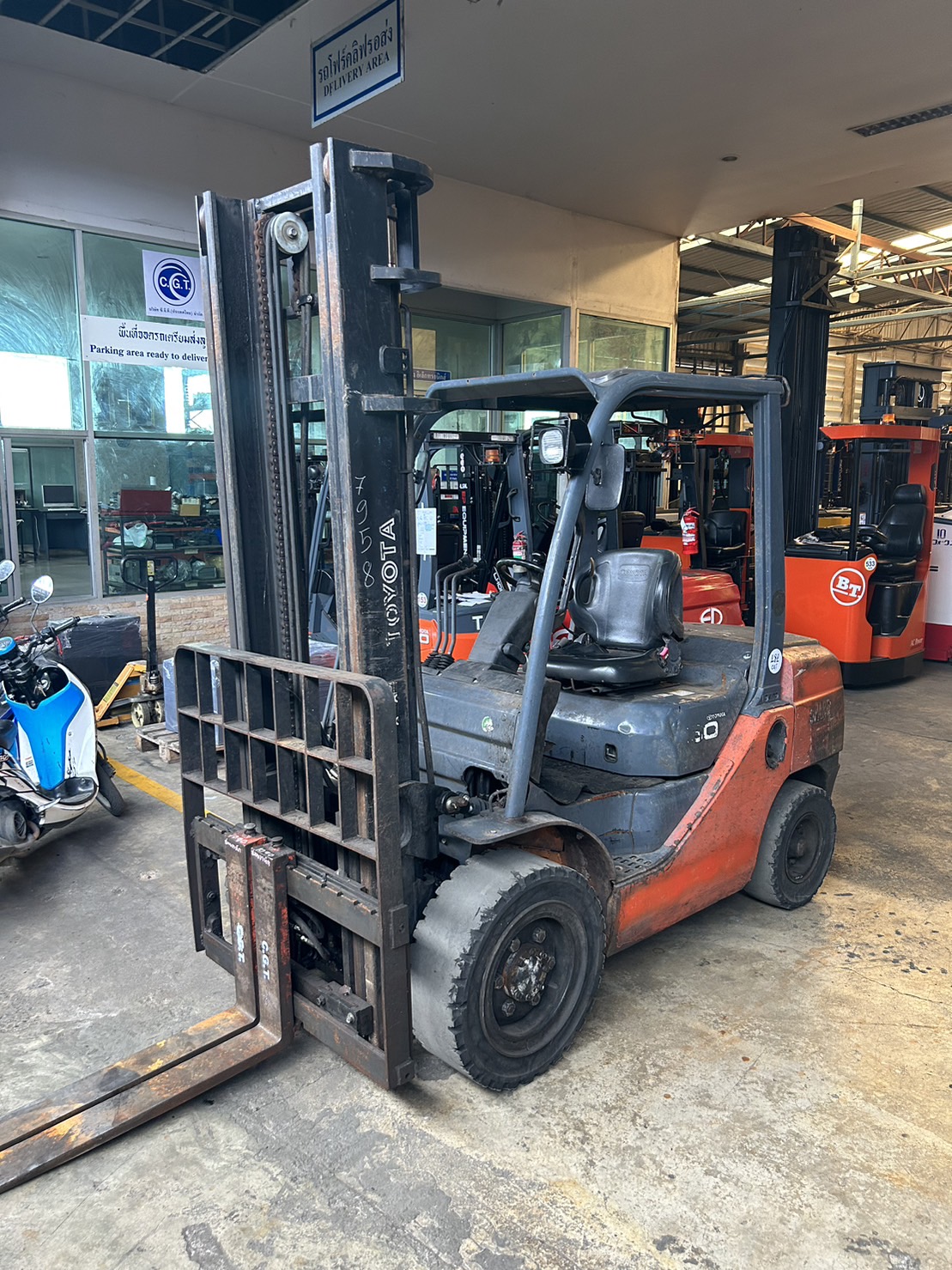 No : 282 / TOYOTA / 62-8FD30